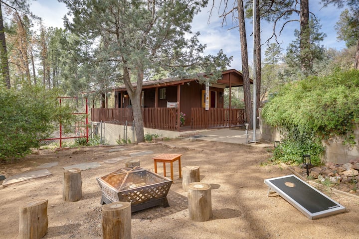 Porch & Fire Pit! Couples Cabin Near Granite Dells - Prescott, AZ