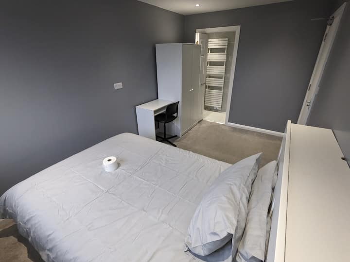 Double Bedroom 2 With En-suite Bathroom Bridgwater - Bridgwater