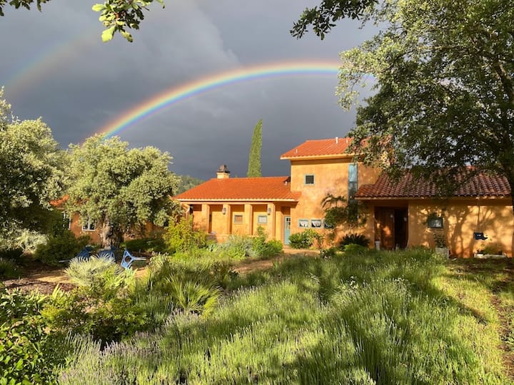 Serene And Beautifully Landscaped Tuscan Villa - Collins Lake, Browns Valley