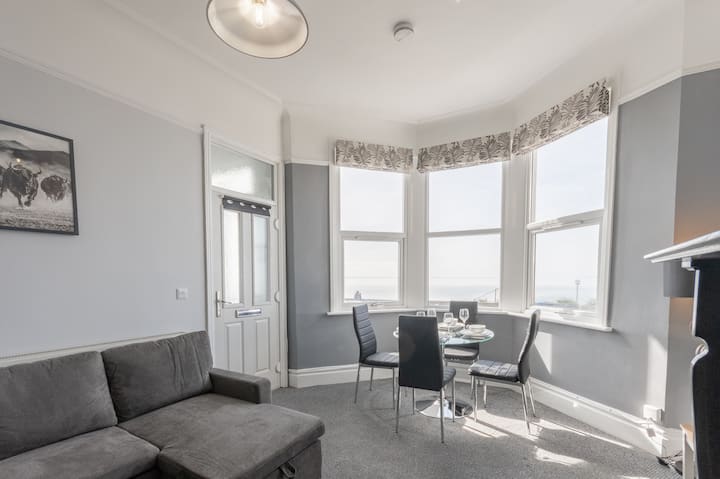 Cosy 2-bed Apartment | Sleeps 6 | Sea Views - Southend-on-Sea
