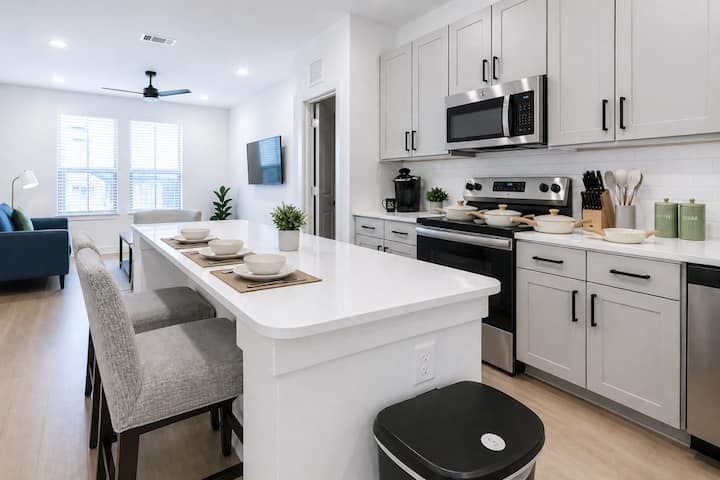 King 1br · Extended Stay · Pool & Gym + Laundry - Fairview Park, Sherman