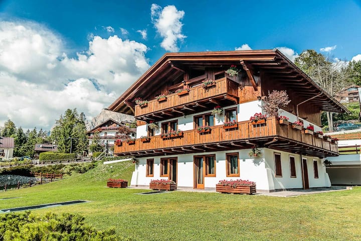 Luxury Ski Chalet With Indoor Pool, Spa & Butler - Cortina d'Ampezzo