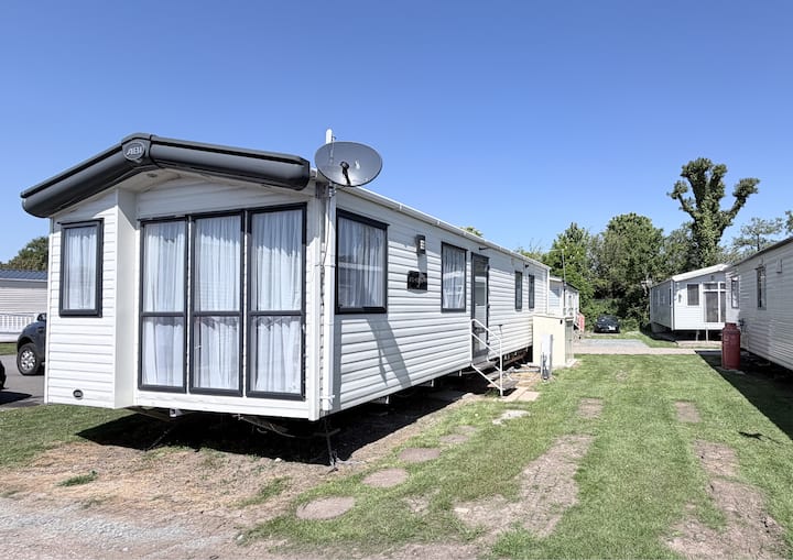 Caravan At Felixstowe In Suffolk Ref 55037rc - Felixstowe