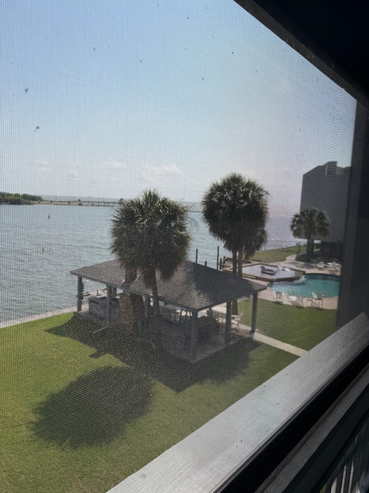 Relaxing Waterfront 2br Condo W/ Balcony & Pool - Port Arthur, TX