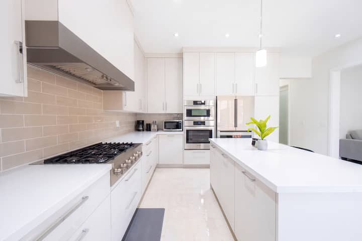 Detached & Spacious | 5 Bedroom Luxe | Bbq, Patio - Bolton