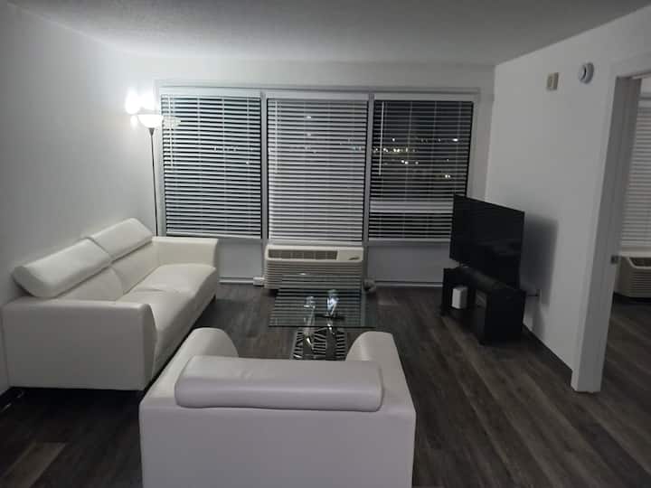 Fully Furnished Huge 1-bedroom Gym/ Pool Elevator - Hartford, CT