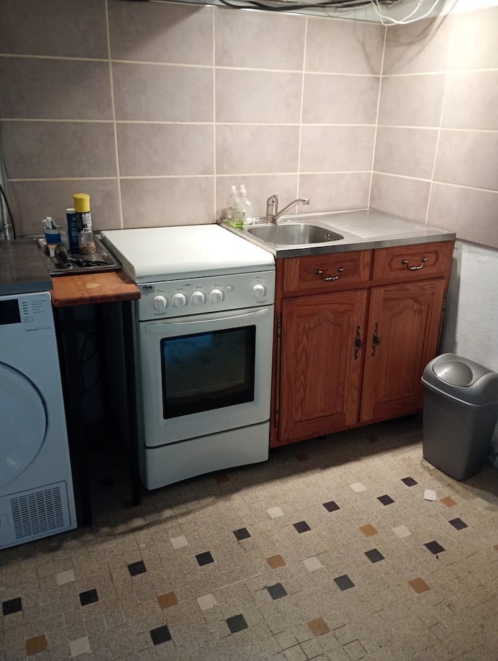Chambre Avec Salle De Bain Et Coin Cuisine - Paray-le-Monial