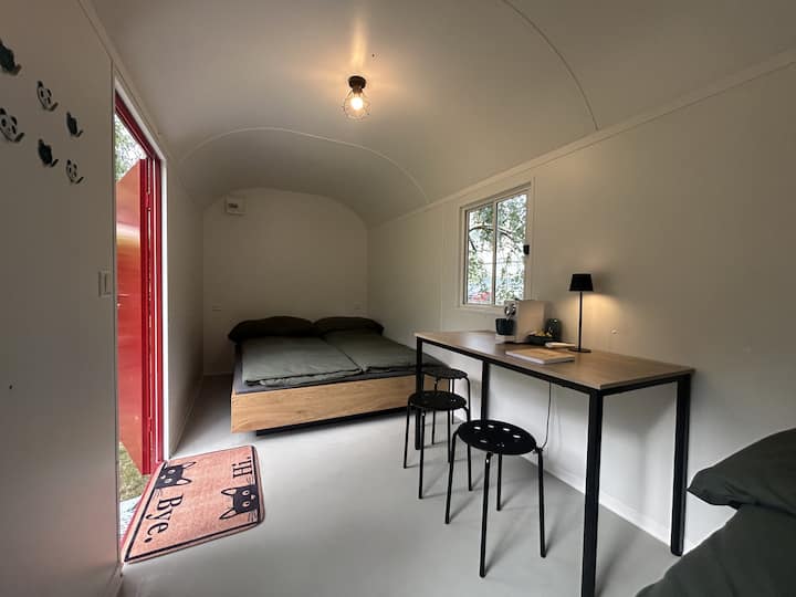 Zirkuswagen Hideaway "Hobschil" Für 3 - Switzerland