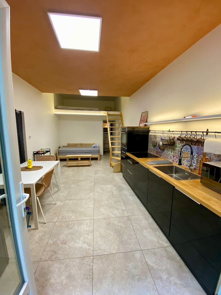 Studio Avec Extérieur En Plein Cœur De Ville - Alès