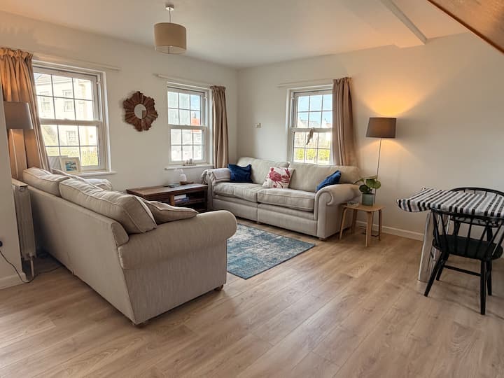 Fisherman's Rest - A Coastal Escape At Perelle - Guernsey