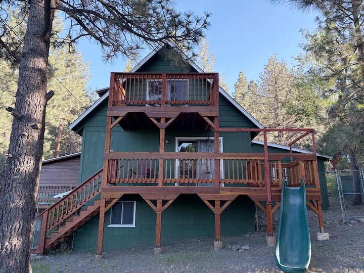 Pine & Peak | Cozy Cabin Getaway - Wrightwood, CA