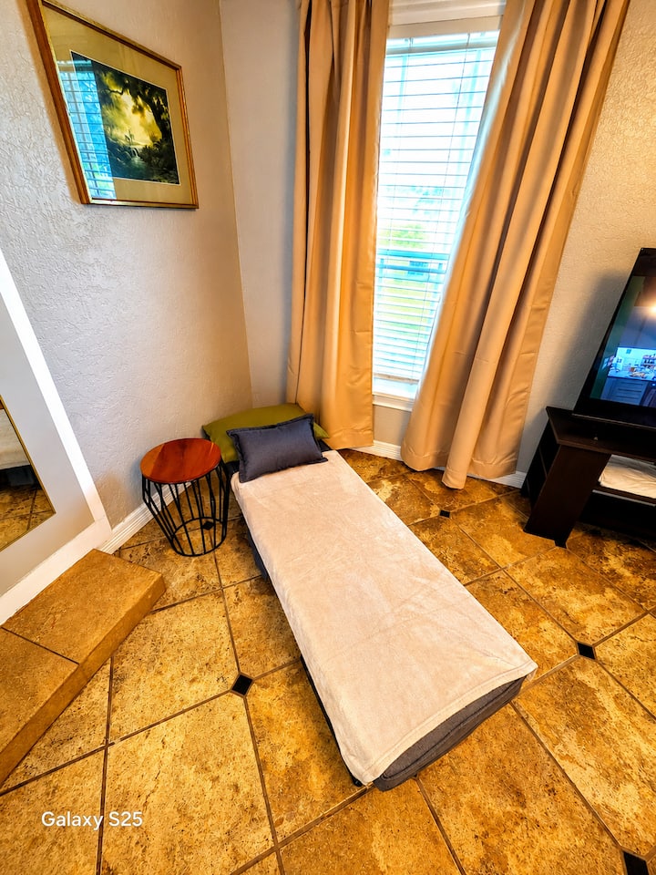 Cozy Guest House With Day/laundry Room & Books! - Wichita Falls, TX