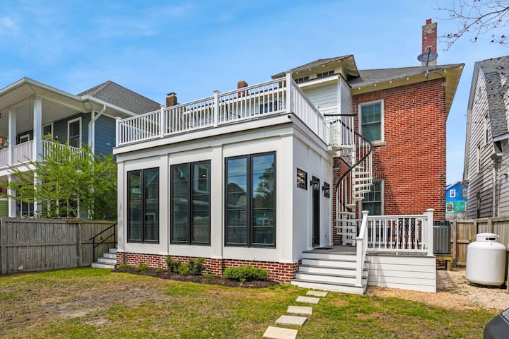 Golden Hour Getaway | Historic Luxury In Town! - Cape Charles, VA