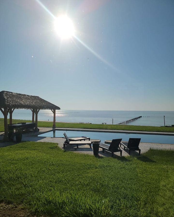 Waterfront Escape With Beautiful Sunsets - Baytown, TX