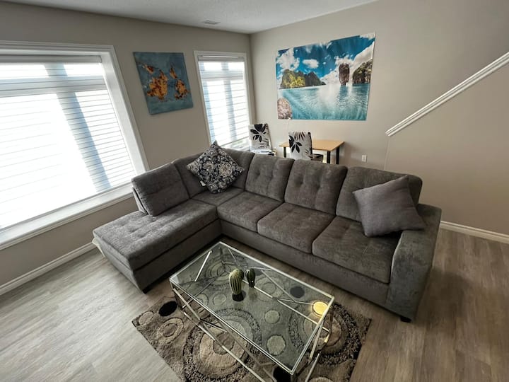 Modern 4br Retreat In South Guelph - Guelph