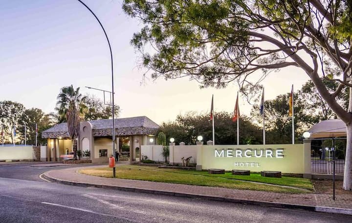 Modern Hotel-style Studio | Near Eros Airport. - Windhoek