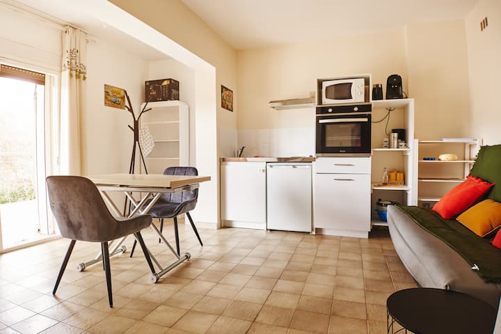 Charmant T2 Meublé Avec Terrasse Et Jardin. - Lodève