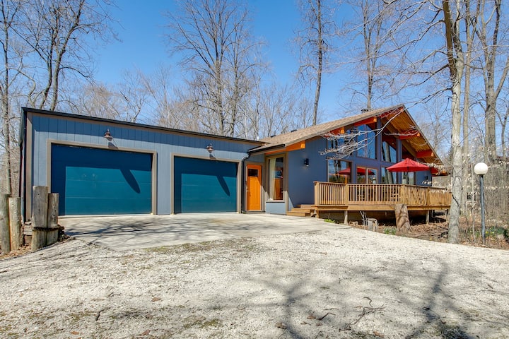 Woodsy Hideaway: Game Room, Theater Room, Fire Pit - Elkhart Lake, WI