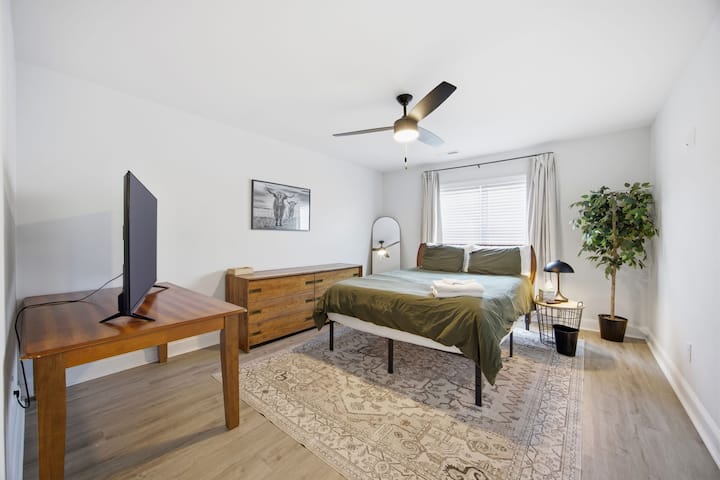 Spacious 3br Townhome | Near Ecu + Hospital - Greenville, NC