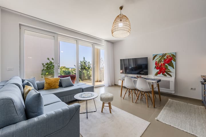 Golden Hour Balcony Apartment | Pool & Beach 100m - Albania