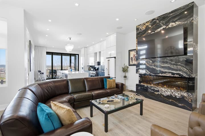 Luxury Mt Adams Retreat Suites - Cincinnati