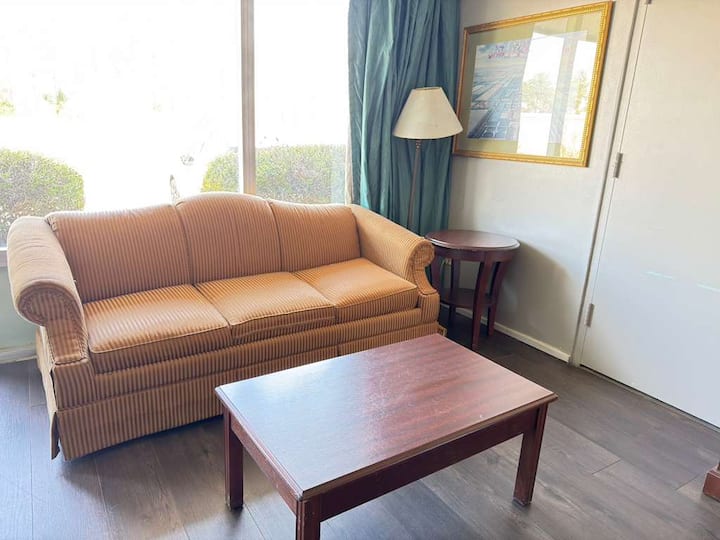 King Room With Kitchenette - Union City, TN