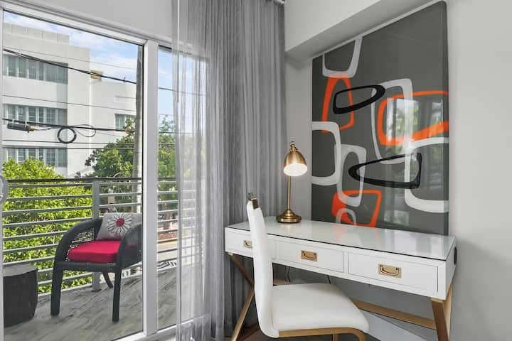 King Bed Room With Balcony | Miami Beach - Miami Beach, FL