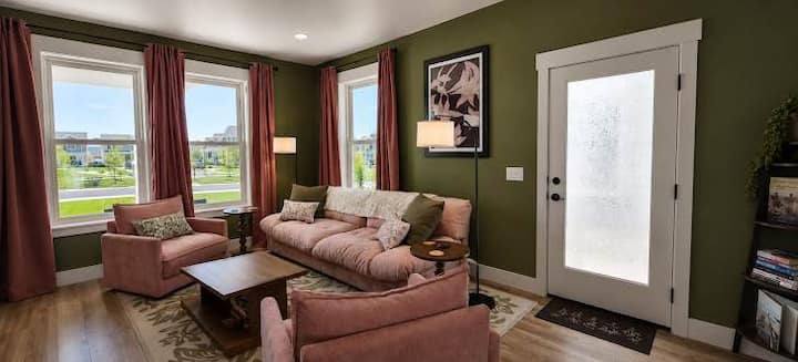 Moss & Blush-king Bed-garage - Billings, MT