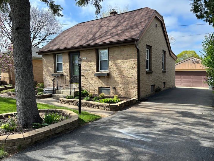 Wauwatosa Home With Putting Green & Game Room - Brookfield, WI