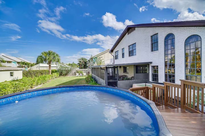 'Moon Beach Manor' | Private Pool & Hot Tub! - Cocoa Beach, FL