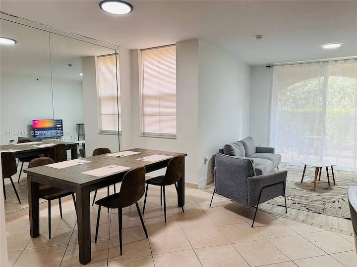 Aventura 2 Bd/ 2 Ba/ The Yacht Club (8108) - Aventura, FL