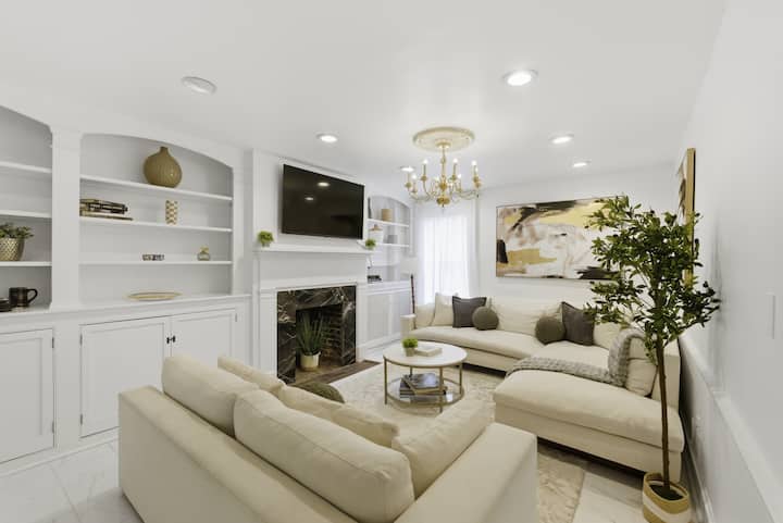 Historic Old Town Gem | Metro + Parking + Patio - Washington, DC