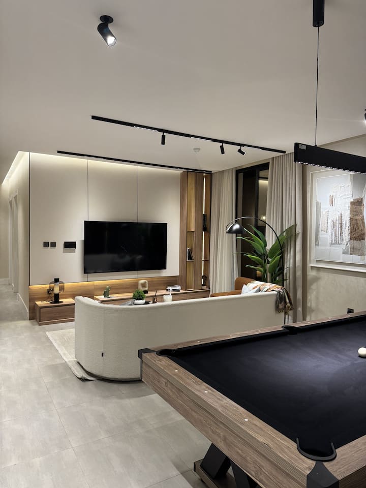 Private Cinema & Billiard | Modern 3br Apt - Arabia Saudita