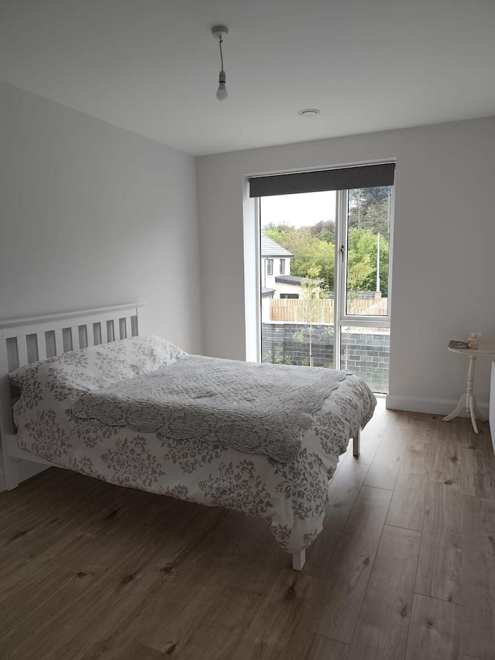 Contemporary Double Bedroom Near Bray - Bray