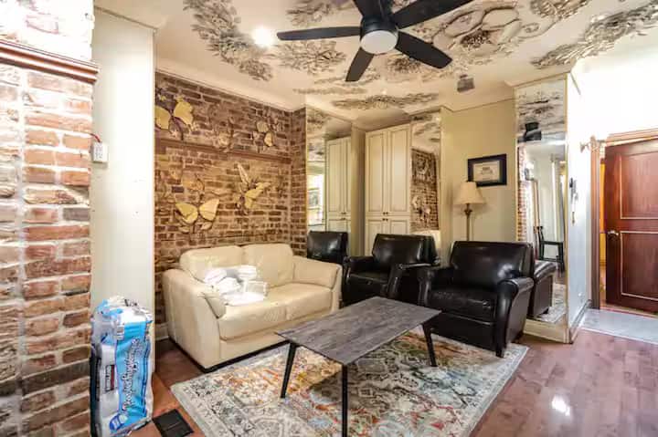 Elegant 3-br Apartment With Jacuzzi - LaSalle