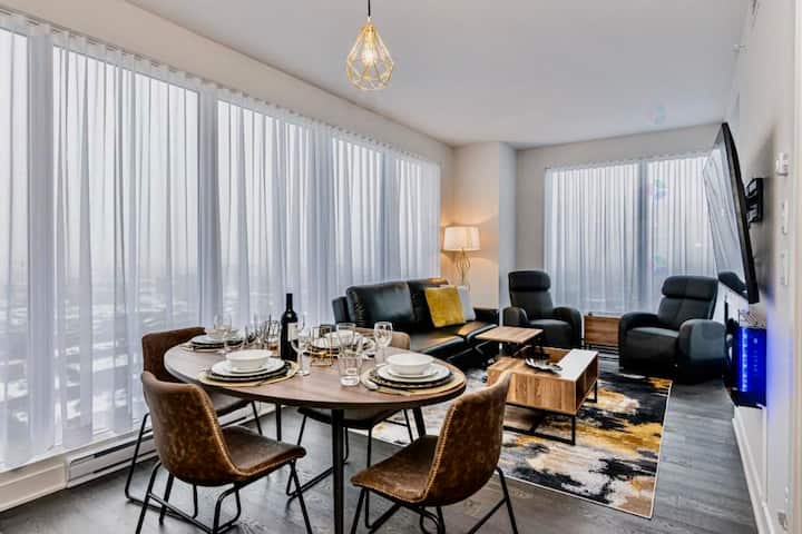 Modern Condo | Bell Center | Skyline View - Montréal, QC