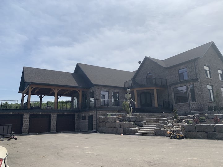 Mansion In Rural Milton - Milton