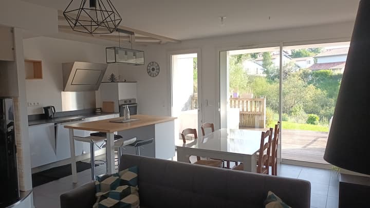 Belle Maison Basque En Duplex Proche Océan - Itxassou
