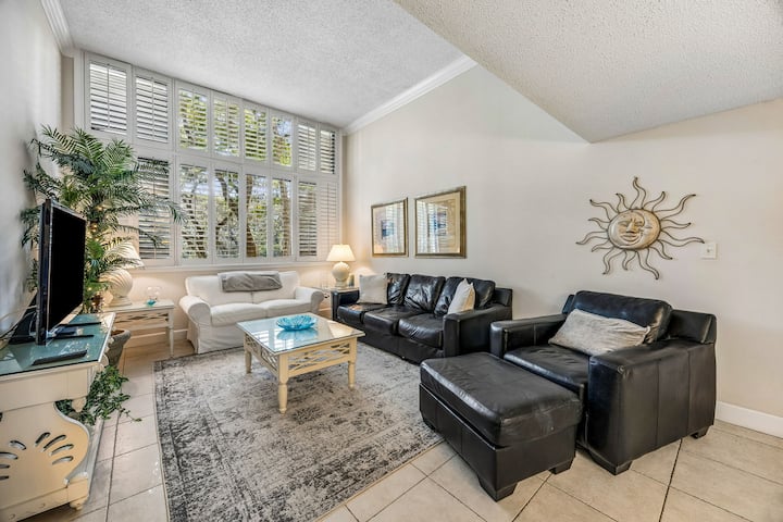 Walk To Beach, Oceanfront Complex With Pool - Jacksonville, FL