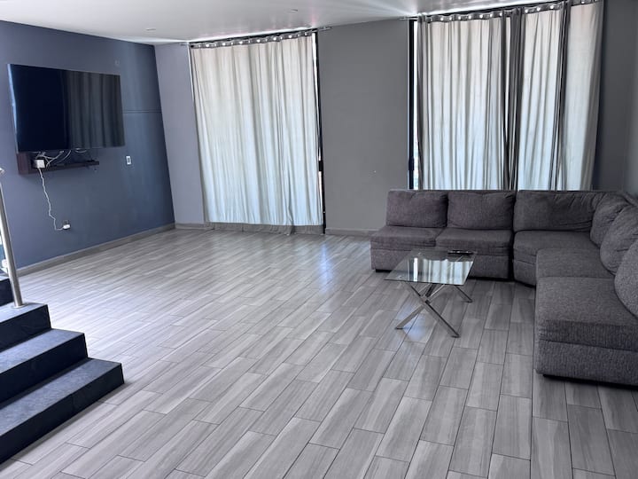 Casa Grande Adecuada Para Familia O Pareja - Uruapan