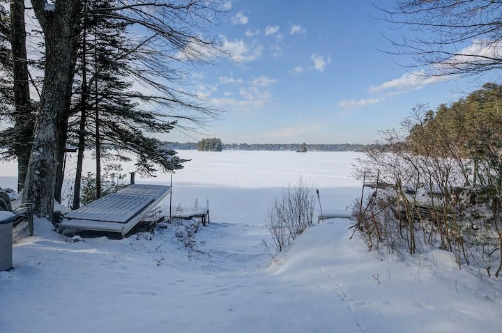 Lake House Retreat! - Buxton, ME