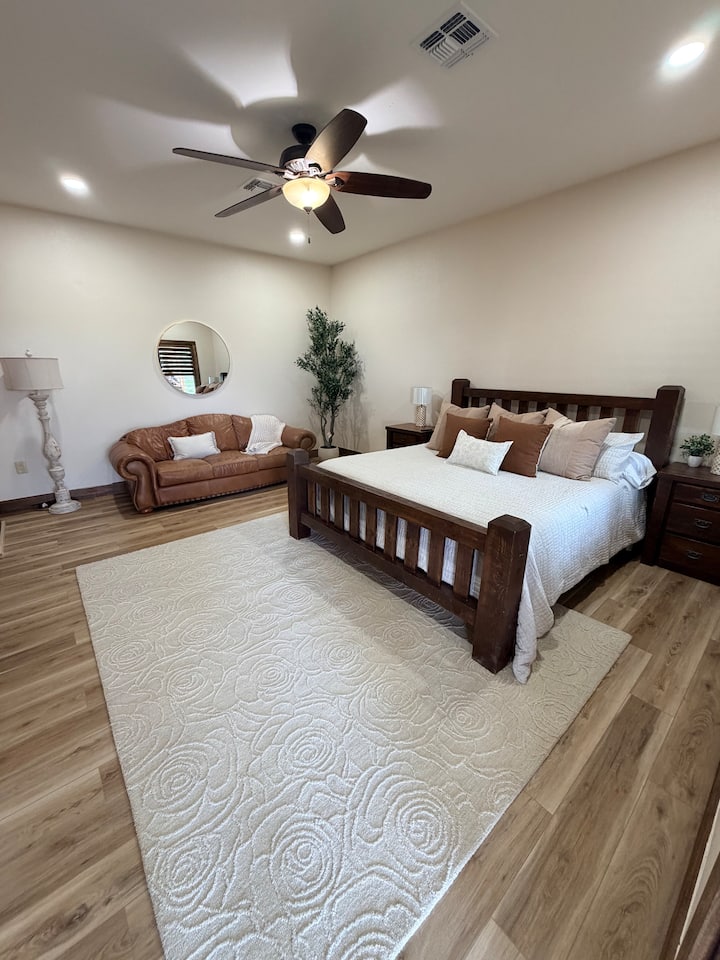 Cabin: San Francisco - Bishop, TX