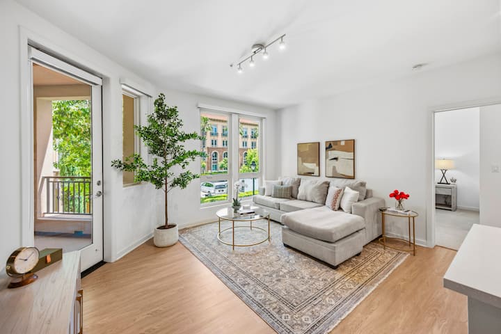Brand New Modern Luxury 2b2b In Irvine - Santa Ana, CA