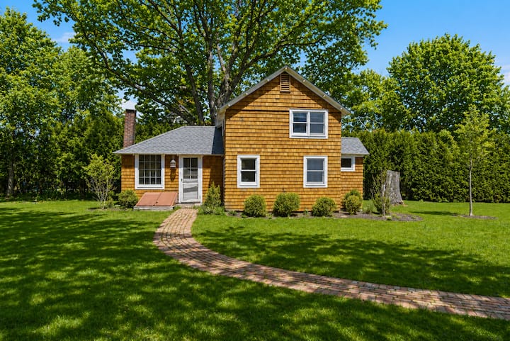 Private Quogue Cottage – Mins To Beach & Village - Westhampton, NY