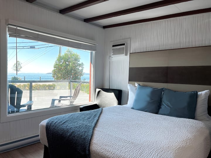 Oceanfront Villa In Davis Bay - Sechelt