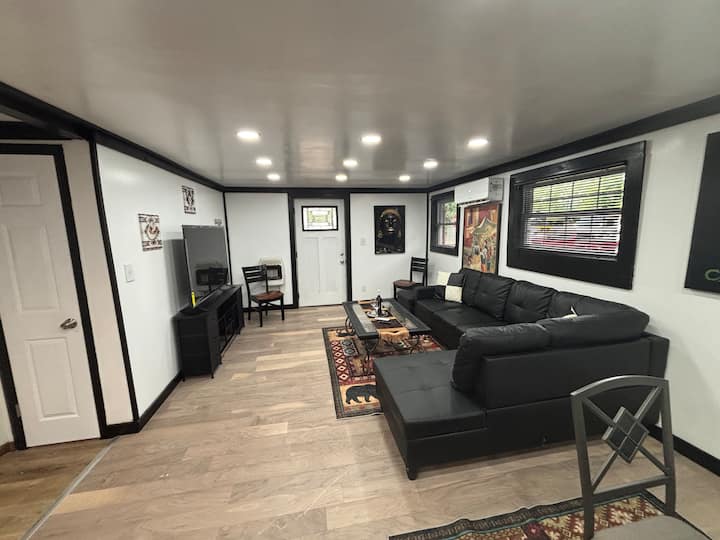 Amazingly Located 2 Bed 1 Bath Apart Pet Friendly - Chattanooga, TN