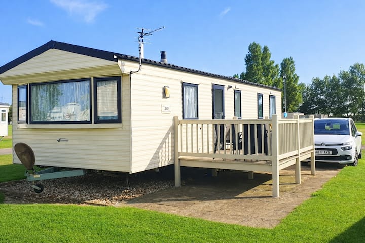 Family Caravan To Hire In Butlins Skegness - Ingoldmells