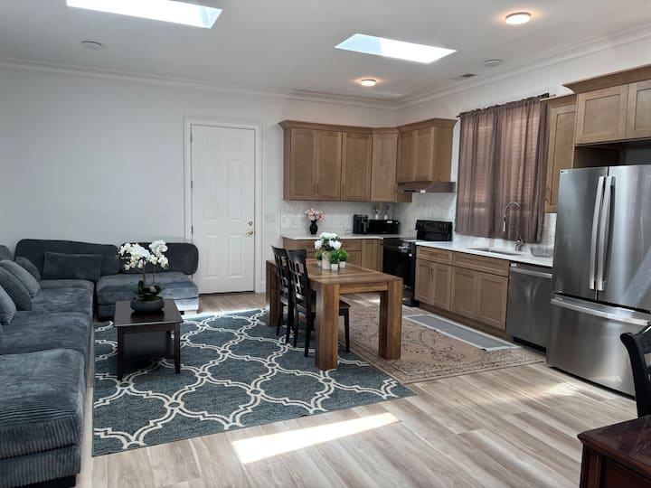 Private South Charlotte Suite | Kitchen & Parking - Charlotte
