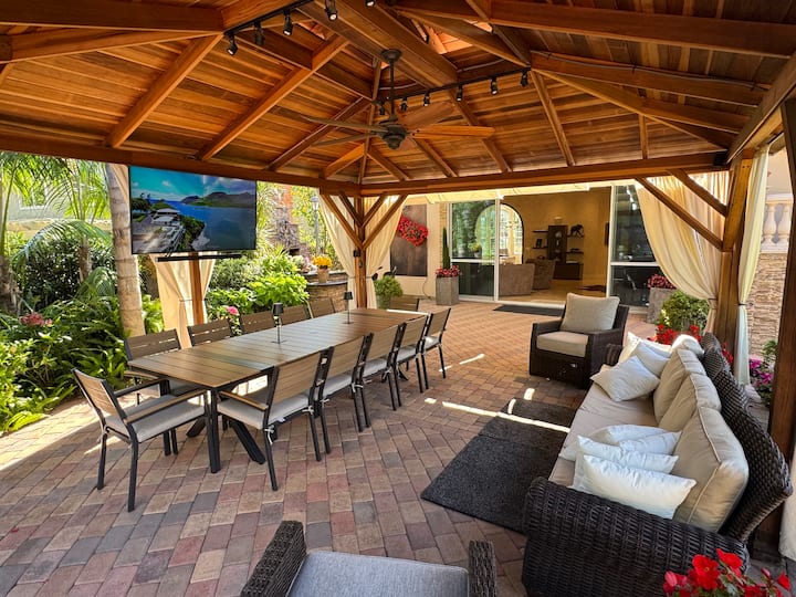Luxury Oc Villa | Huge Backyard + Movie Room - Laguna Beach, CA