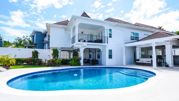 La Serena Villa - Montego Bay